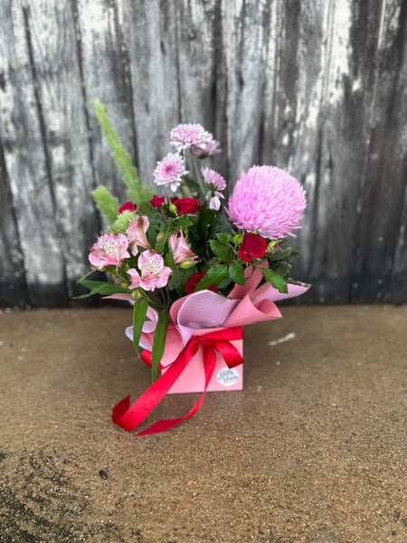 VDay Mix Arrangement ️ – Dotty Daisy Flowers